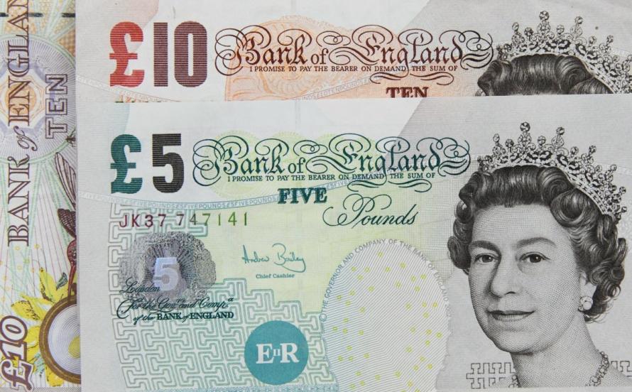 Britská libra prudce oslabuje, výnosy britských dluhopisů strouply ...